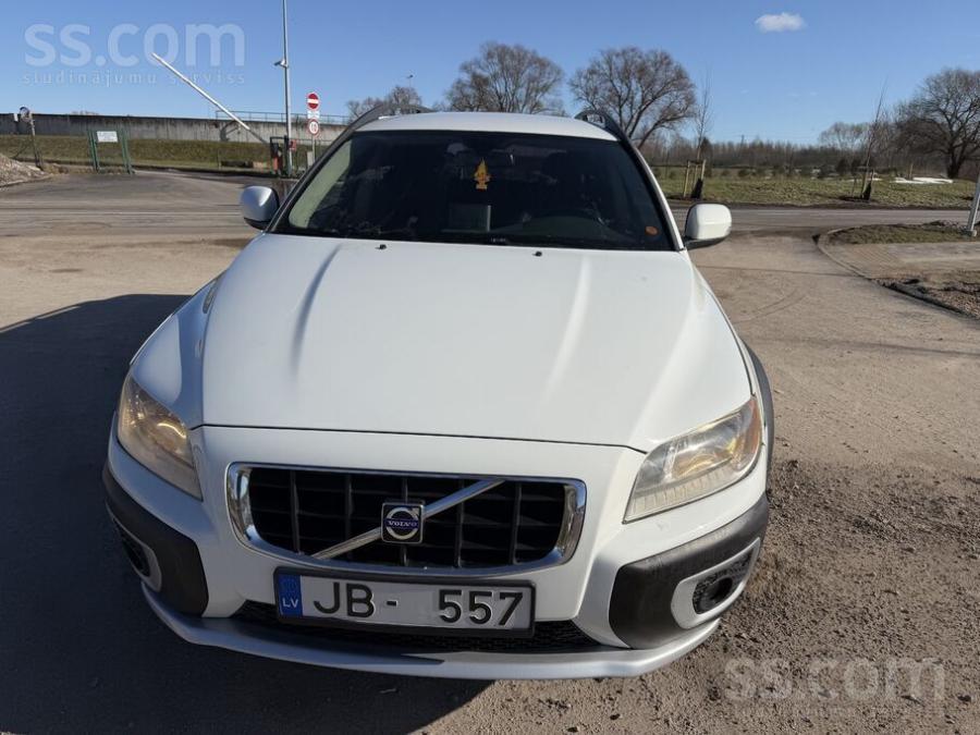 Balts Volvo XC70 2008 Jelgava, ar dzinēja tilpumu 2.40 L un nobraukumu 228 tūkst. km par 5100 €, foto 11 vietnē AUTOMOTO.COM.LV