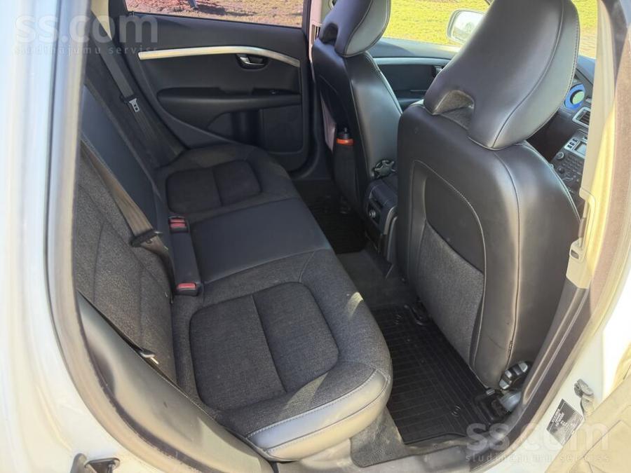 Balts Volvo XC70 2008 Jelgava, ar dzinēja tilpumu 2.40 L un nobraukumu 228 tūkst. km par 5100 €, foto 15 vietnē AUTOMOTO.COM.LV