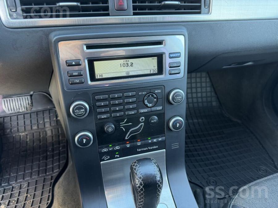 Balts Volvo XC70 2008 Jelgava, ar dzinēja tilpumu 2.40 L un nobraukumu 228 tūkst. km par 5100 €, foto 18 vietnē AUTOMOTO.COM.LV