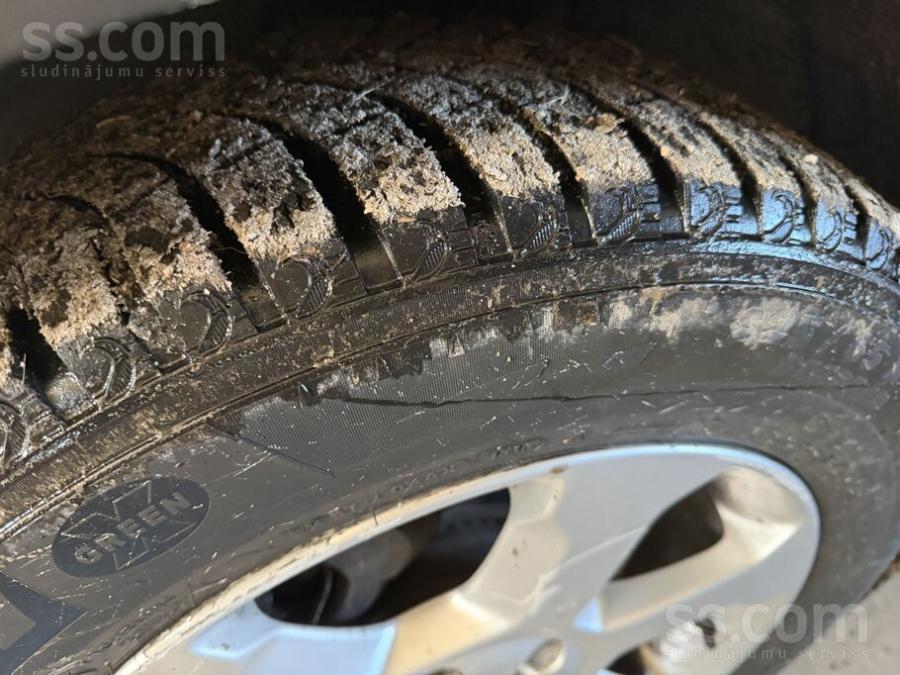 Balts Volvo XC70 2008 Jelgava, ar dzinēja tilpumu 2.40 L un nobraukumu 228 tūkst. km par 5100 €, foto 23 vietnē AUTOMOTO.COM.LV