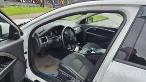 White Volvo XC70 2008 in Riga, with an engine capacity of 2.40 L and mileage of 300 thousand km for 4800 €, photo 8 on AUTOMOTO.COM.LV