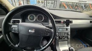 White Volvo XC70 2008 in Riga, with an engine capacity of 2.40 L and mileage of 300 thousand km for 4800 €, photo 9 on AUTOMOTO.COM.LV