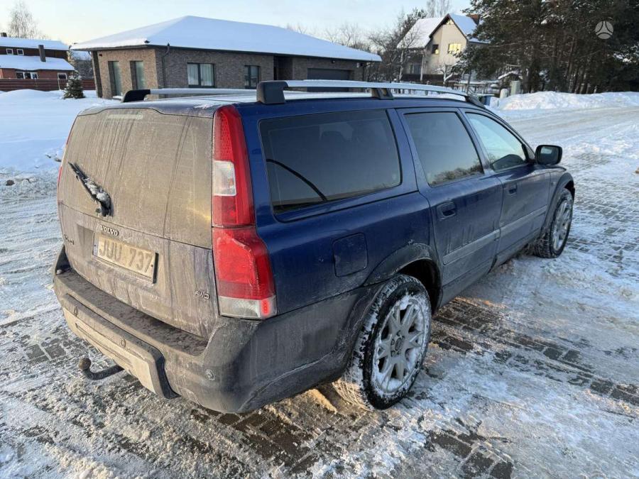 White Volvo XC70 2009 in Vilnius, with an engine capacity of 2.40 L and mileage of 336 thousand km for 4750 €, photo 3 on AUTOMOTO.COM.LV