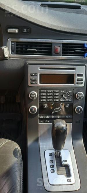 White Volvo XC70 2009 in Valka, with an engine capacity of 2.40 L and mileage of 405 thousand km for 4600 €, photo 8 on AUTOMOTO.COM.LV