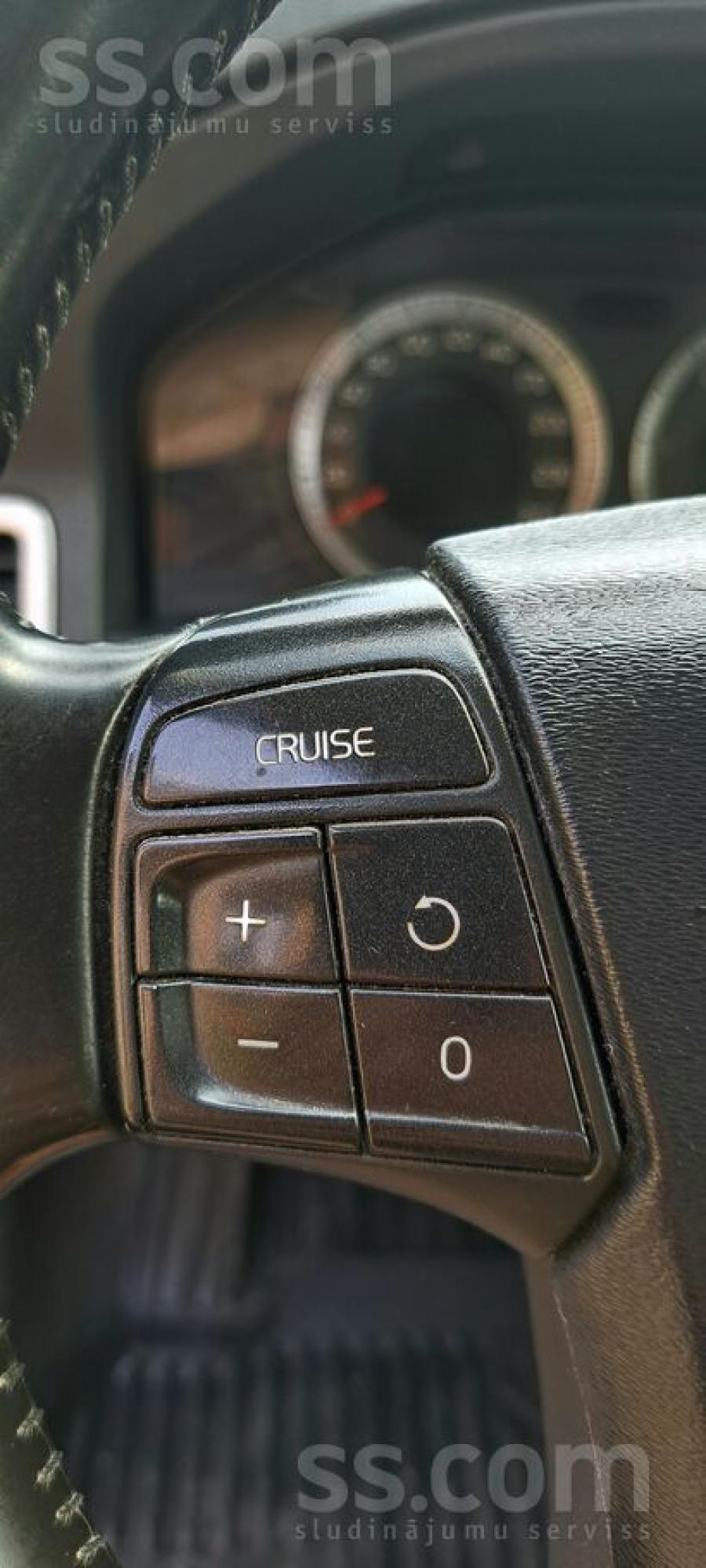 White Volvo XC70 2009 in Valka, with an engine capacity of 2.40 L and mileage of 405 thousand km for 4600 €, photo 10 on AUTOMOTO.COM.LV