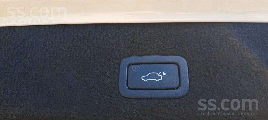 White Volvo XC70 2009 in Valka, with an engine capacity of 2.40 L and mileage of 405 thousand km for 4600 €, photo 12 on AUTOMOTO.COM.LV