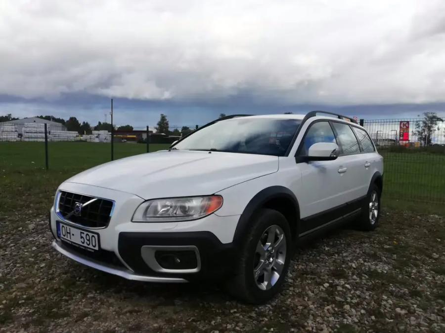 Balts Volvo XC70 2009 Saldus, ar dzinēja tilpumu 2.40 L un nobraukumu 332 tūkst. km par 7800 €, foto 1 vietnē AUTOMOTO.COM.LV