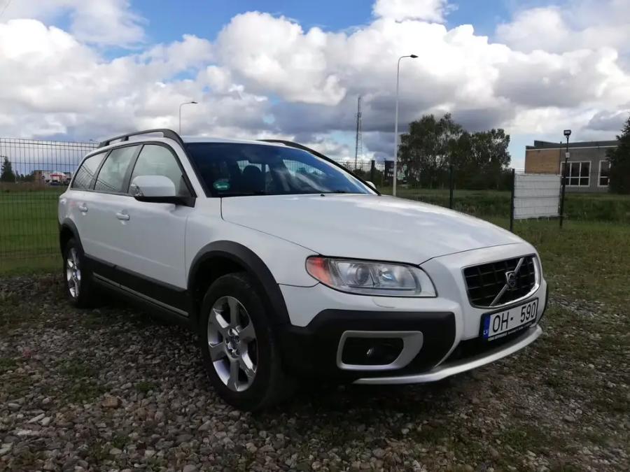 Balts Volvo XC70 2009 Saldus, ar dzinēja tilpumu 2.40 L un nobraukumu 332 tūkst. km par 7800 €, foto 4 vietnē AUTOMOTO.COM.LV