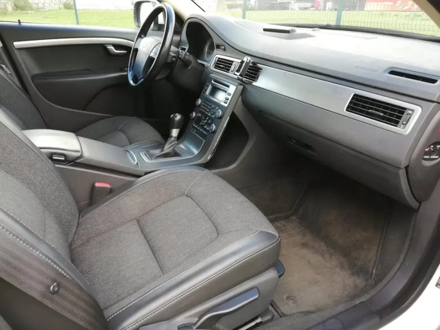 Balts Volvo XC70 2009 Saldus, ar dzinēja tilpumu 2.40 L un nobraukumu 332 tūkst. km par 7800 €, foto 12 vietnē AUTOMOTO.COM.LV