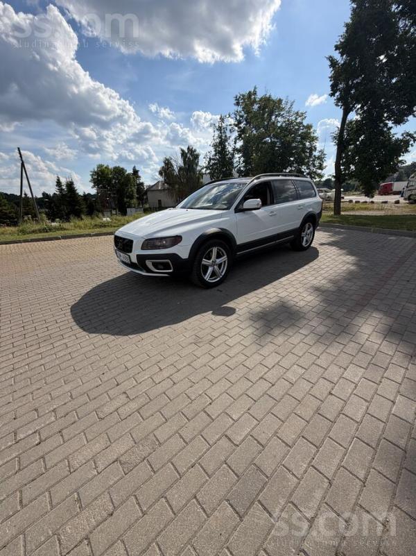 White Volvo XC70 2009 in Rezekne, with an engine capacity of 2.40 L and mileage of 460 thousand km for 5800 €, photo 1 on AUTOMOTO.COM.LV