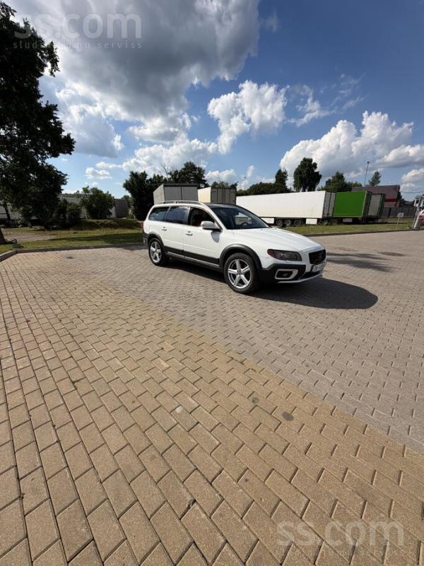 White Volvo XC70 2009 in Rezekne, with an engine capacity of 2.40 L and mileage of 460 thousand km for 5800 €, photo 3 on AUTOMOTO.COM.LV