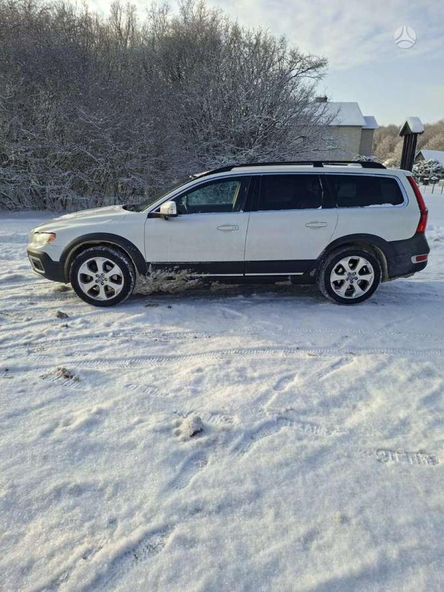 Balts Volvo XC70 2010 Kauņa, ar dzinēja tilpumu 2.40 L un nobraukumu 330 tūkst. km par 5800 €, foto 3 vietnē AUTOMOTO.COM.LV
