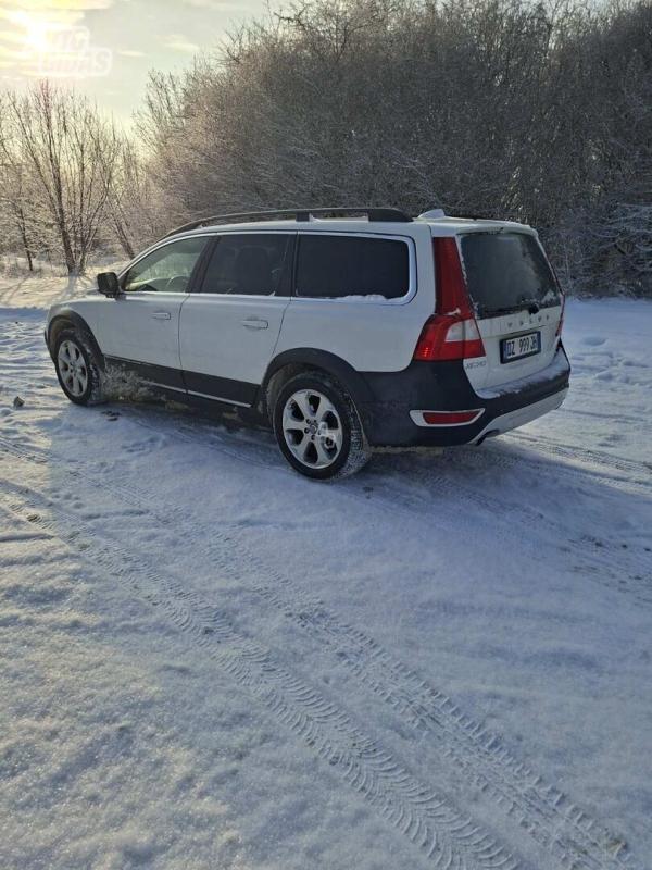 Balts Volvo XC70 2010 Kauņa, ar dzinēja tilpumu 2.40 L un nobraukumu 330 tūkst. km par 5750 €, foto 4 vietnē AUTOMOTO.COM.LV