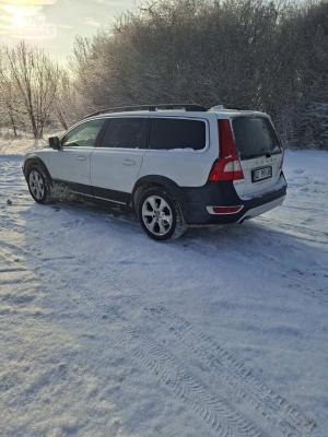 White Volvo XC70 2010 in Kaunas, with an engine capacity of 2.40 L and mileage of 330 thousand km for 5750 €, photo 4 on AUTOMOTO.COM.LV