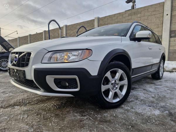 White Volvo XC70 2010 in Vilnius, with an engine capacity of 2.40 L and mileage of 233 thousand km for 7700 €, photo 2 on AUTOMOTO.COM.LV