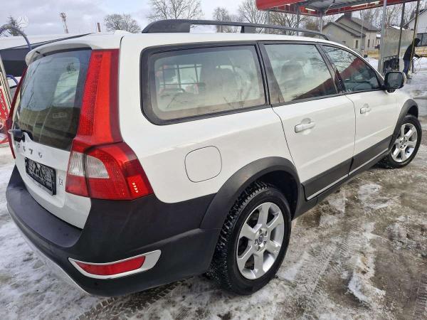 White Volvo XC70 2010 in Vilnius, with an engine capacity of 2.40 L and mileage of 233 thousand km for 7700 €, photo 5 on AUTOMOTO.COM.LV