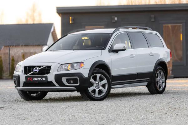 Balts Volvo XC70 2010 Jelgava, ar dzinēja tilpumu 2.40 L un nobraukumu 342 tūkst. km par 6500 €, foto 3 vietnē AUTOMOTO.COM.LV