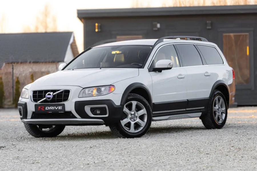 Balts Volvo XC70 2010 Jelgava, ar dzinēja tilpumu 2.40 L un nobraukumu 342 tūkst. km par 6500 €, foto 4 vietnē AUTOMOTO.COM.LV