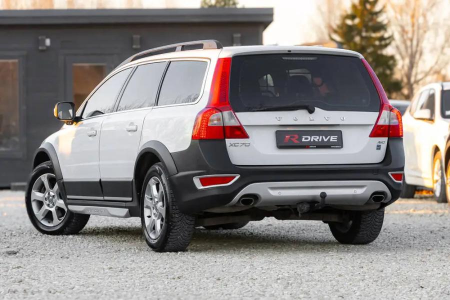 Balts Volvo XC70 2010 Jelgava, ar dzinēja tilpumu 2.40 L un nobraukumu 342 tūkst. km par 6500 €, foto 6 vietnē AUTOMOTO.COM.LV