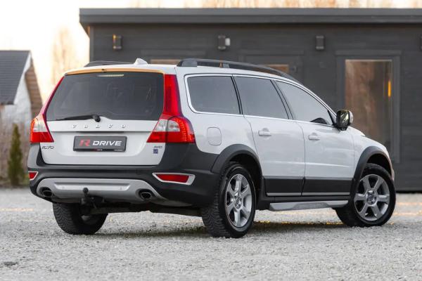 Balts Volvo XC70 2010 Jelgava, ar dzinēja tilpumu 2.40 L un nobraukumu 342 tūkst. km par 6500 €, foto 7 vietnē AUTOMOTO.COM.LV
