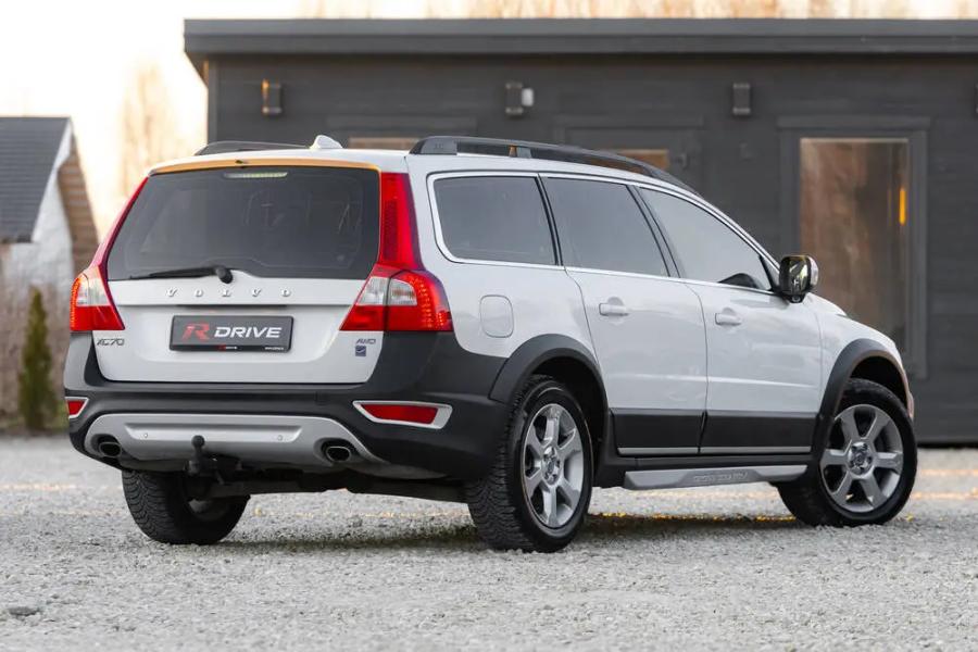 Balts Volvo XC70 2010 Jelgava, ar dzinēja tilpumu 2.40 L un nobraukumu 342 tūkst. km par 6500 €, foto 8 vietnē AUTOMOTO.COM.LV