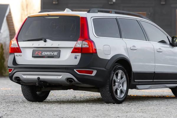 Balts Volvo XC70 2010 Jelgava, ar dzinēja tilpumu 2.40 L un nobraukumu 342 tūkst. km par 6500 €, foto 8 vietnē AUTOMOTO.COM.LV