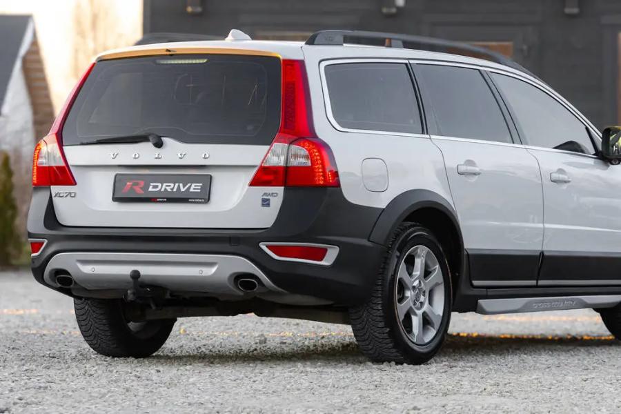 Balts Volvo XC70 2010 Jelgava, ar dzinēja tilpumu 2.40 L un nobraukumu 342 tūkst. km par 6500 €, foto 9 vietnē AUTOMOTO.COM.LV