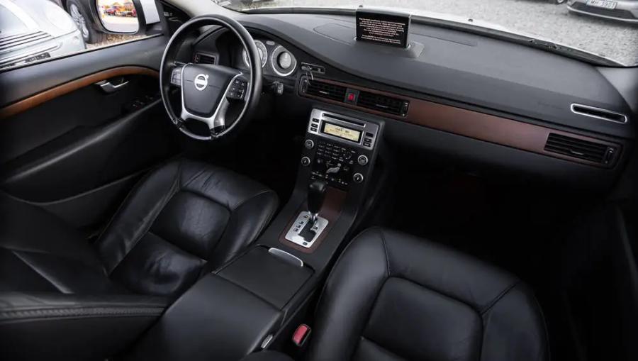 Balts Volvo XC70 2010 Jelgava, ar dzinēja tilpumu 2.40 L un nobraukumu 342 tūkst. km par 6500 €, foto 11 vietnē AUTOMOTO.COM.LV