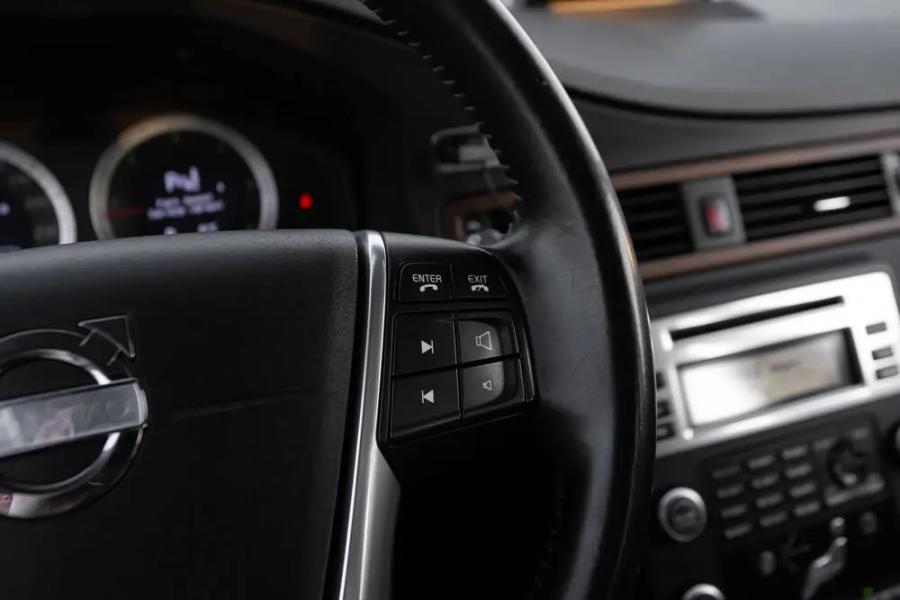Balts Volvo XC70 2010 Jelgava, ar dzinēja tilpumu 2.40 L un nobraukumu 342 tūkst. km par 6500 €, foto 13 vietnē AUTOMOTO.COM.LV