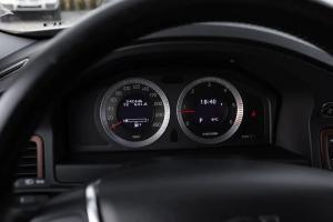 Balts Volvo XC70 2010 Jelgava, ar dzinēja tilpumu 2.40 L un nobraukumu 342 tūkst. km par 6500 €, foto 16 vietnē AUTOMOTO.COM.LV