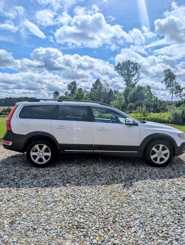 Balts Volvo XC70 2010 Plungė, ar dzinēja tilpumu 2.40 L un nobraukumu 351 tūkst. km par 6500 €, foto 1 vietnē AUTOMOTO.COM.LV