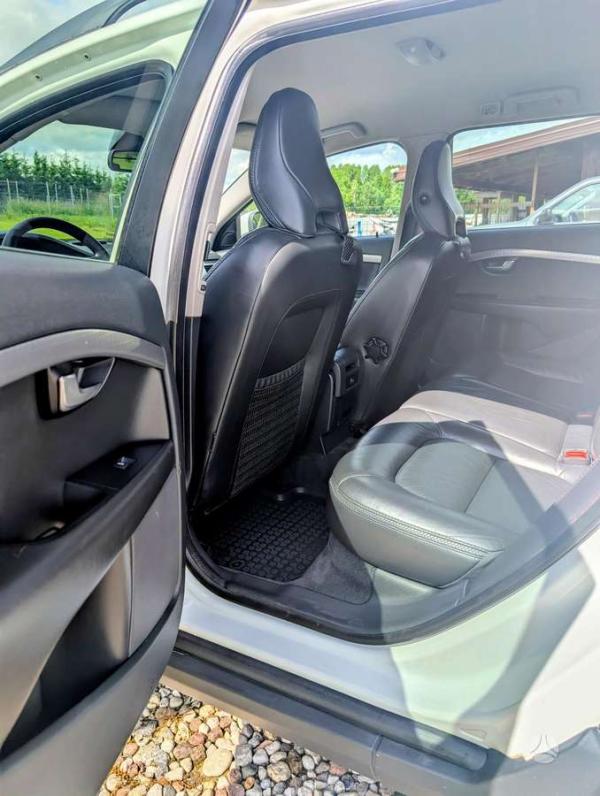 Balts Volvo XC70 2010 Plungė, ar dzinēja tilpumu 2.40 L un nobraukumu 351 tūkst. km par 6500 €, foto 9 vietnē AUTOMOTO.COM.LV