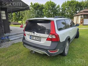 White Volvo XC70 2011 in Riga, with an engine capacity of 2.40 L and mileage of 600 thousand km for 3000 €, photo 2 on AUTOMOTO.COM.LV