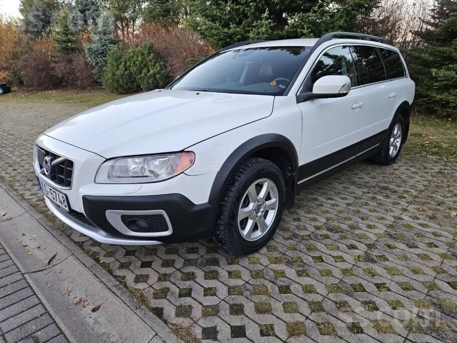 White Volvo XC70 2011 in Jurmala, with an engine capacity of 2.40 L and mileage of 319 thousand km for 6990 €, photo 2 on AUTOMOTO.COM.LV