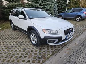 White Volvo XC70 2011 in Jurmala, with an engine capacity of 2.40 L and mileage of 319 thousand km for 6990 €, photo 3 on AUTOMOTO.COM.LV