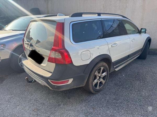 Balts Volvo XC70 2011 Tauragė, ar dzinēja tilpumu 2.40 L un nobraukumu 300 tūkst. km par 4200 €, foto 3 vietnē AUTOMOTO.COM.LV
