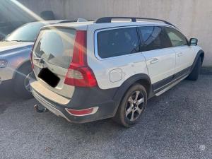 Balts Volvo XC70 2011 Tauragė, ar dzinēja tilpumu 2.40 L un nobraukumu 300 tūkst. km par 4200 €, foto 3 vietnē AUTOMOTO.COM.LV