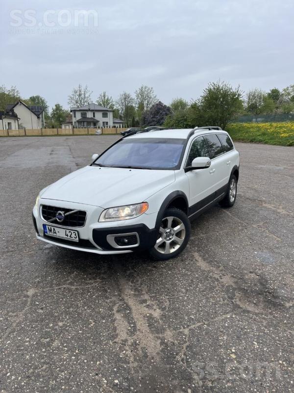 Balts Volvo XC70 2011 Valmiera, ar dzinēja tilpumu 2.40 L un nobraukumu 0 tūkst. km par 6150 €, foto 1 vietnē AUTOMOTO.COM.LV