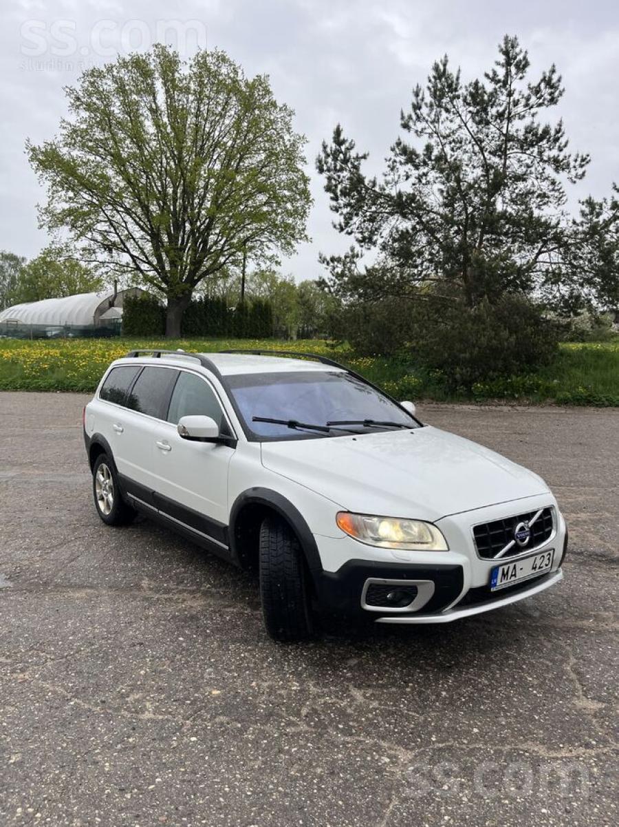 Balts Volvo XC70 2011 Valmiera, ar dzinēja tilpumu 2.40 L un nobraukumu 0 tūkst. km par 6150 €, foto 3 vietnē AUTOMOTO.COM.LV