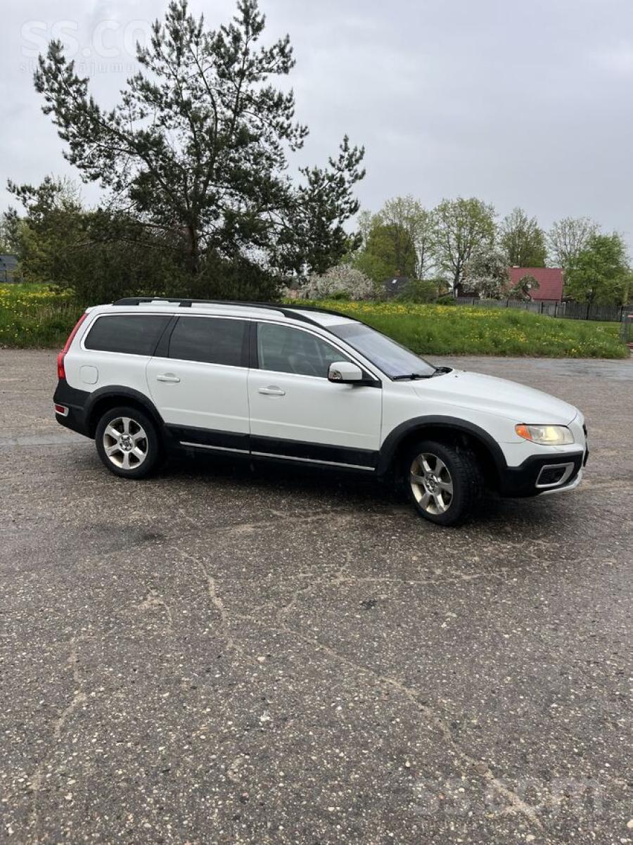 Balts Volvo XC70 2011 Valmiera, ar dzinēja tilpumu 2.40 L un nobraukumu 0 tūkst. km par 6150 €, foto 4 vietnē AUTOMOTO.COM.LV