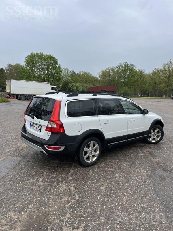 Balts Volvo XC70 2011 Valmiera, ar dzinēja tilpumu 2.40 L un nobraukumu 0 tūkst. km par 6150 €, foto 4 vietnē AUTOMOTO.COM.LV