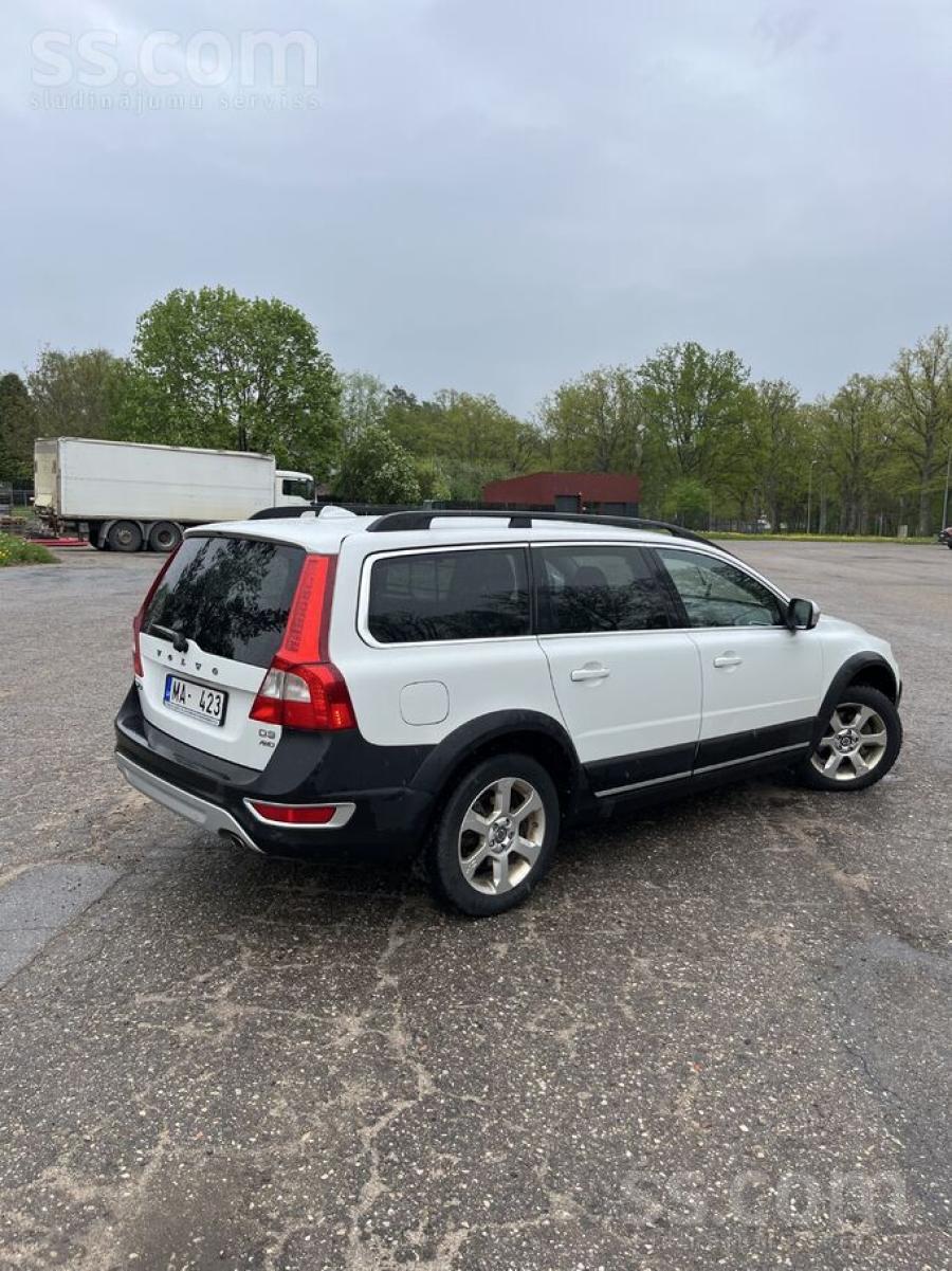 Balts Volvo XC70 2011 Valmiera, ar dzinēja tilpumu 2.40 L un nobraukumu 0 tūkst. km par 6150 €, foto 5 vietnē AUTOMOTO.COM.LV