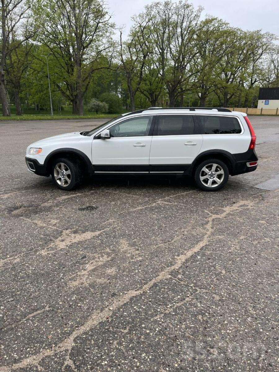 Balts Volvo XC70 2011 Valmiera, ar dzinēja tilpumu 2.40 L un nobraukumu 0 tūkst. km par 6150 €, foto 6 vietnē AUTOMOTO.COM.LV
