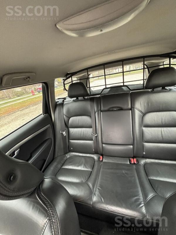 Balts Volvo XC70 2011 Valmiera, ar dzinēja tilpumu 2.40 L un nobraukumu 0 tūkst. km par 6150 €, foto 6 vietnē AUTOMOTO.COM.LV