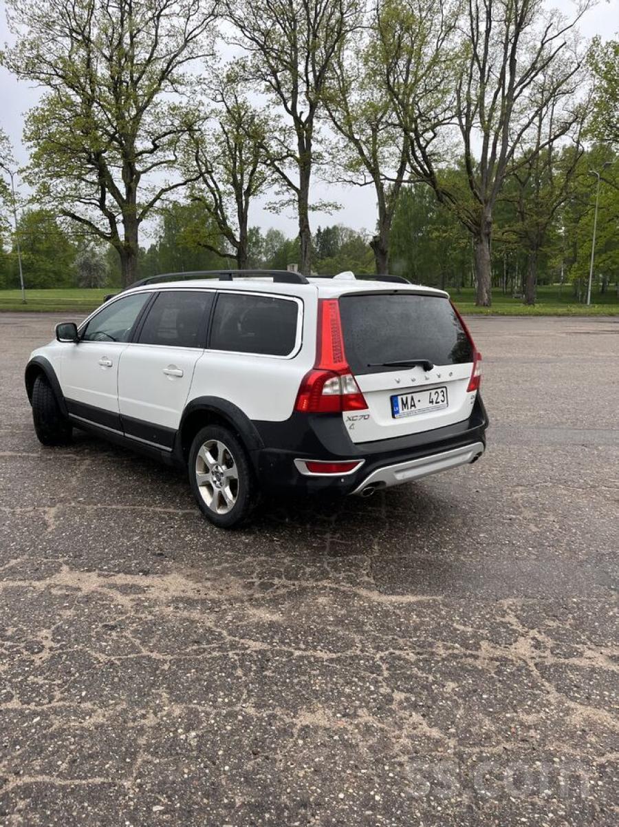 Balts Volvo XC70 2011 Valmiera, ar dzinēja tilpumu 2.40 L un nobraukumu 0 tūkst. km par 6150 €, foto 10 vietnē AUTOMOTO.COM.LV