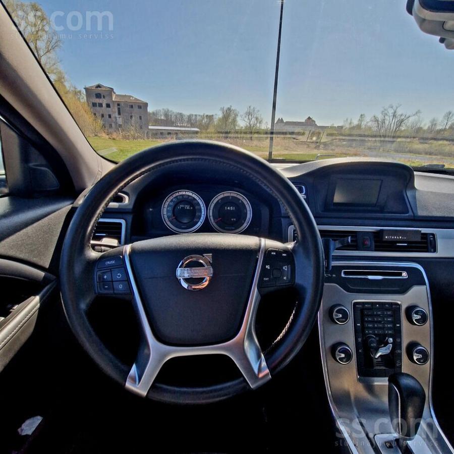 Balts Volvo XC70 2011 Bauska, ar dzinēja tilpumu 2.40 L un nobraukumu 480 tūkst. km par 7000 €, foto 9 vietnē AUTOMOTO.COM.LV