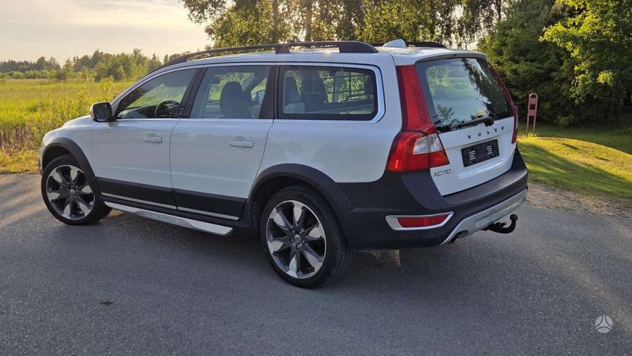 Balts Volvo XC70 2011 Panevēža, ar dzinēja tilpumu 2.40 L un nobraukumu 400 tūkst. km par 7450 €, foto 7 vietnē AUTOMOTO.COM.LV