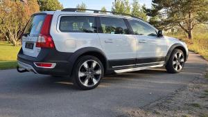 Balts Volvo XC70 2011 Panevēža, ar dzinēja tilpumu 2.40 L un nobraukumu 400 tūkst. km par 7450 €, foto 10 vietnē AUTOMOTO.COM.LV