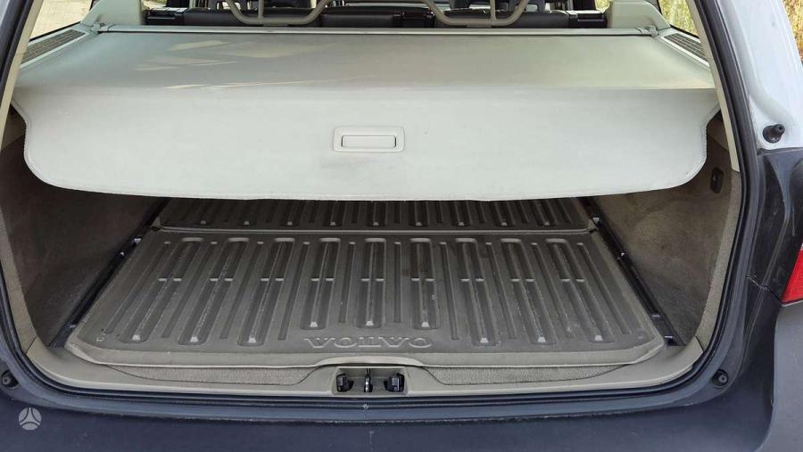 Balts Volvo XC70 2011 Panevēža, ar dzinēja tilpumu 2.40 L un nobraukumu 400 tūkst. km par 7450 €, foto 12 vietnē AUTOMOTO.COM.LV