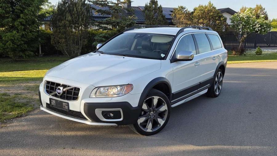 Balts Volvo XC70 2011 Panevēža, ar dzinēja tilpumu 2.40 L un nobraukumu 400 tūkst. km par 7450 €, foto 13 vietnē AUTOMOTO.COM.LV